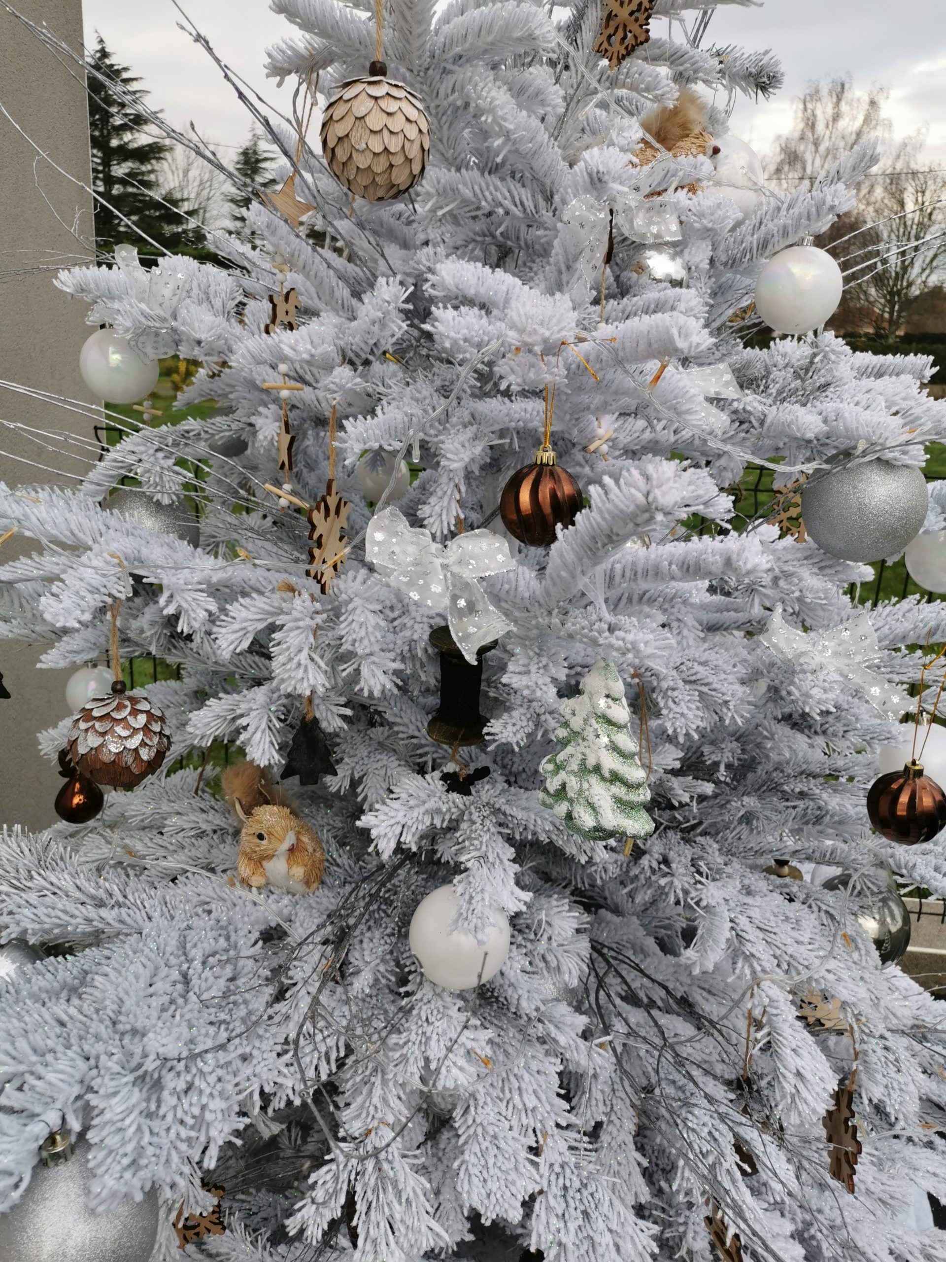 Créer un décor de noël dans le hall d’accueil